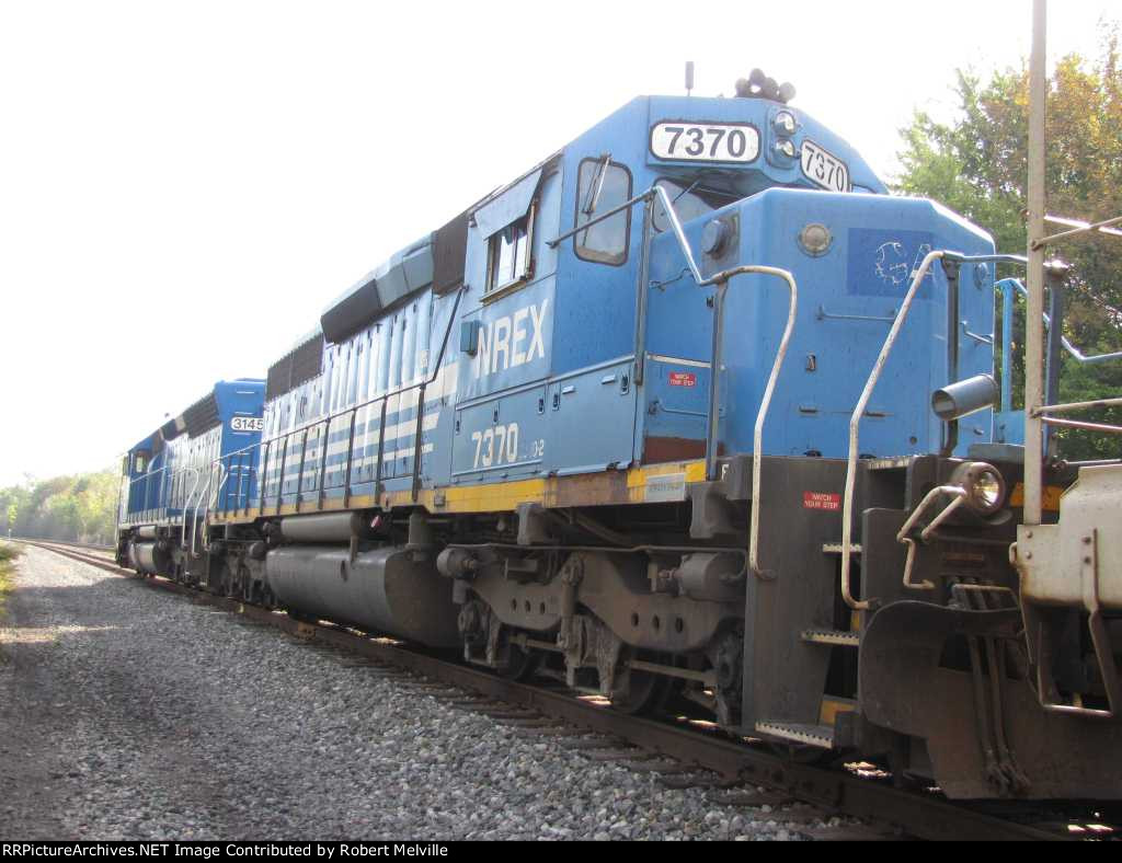 NREX 7370 and CEFX 3145 on siding near MP 381